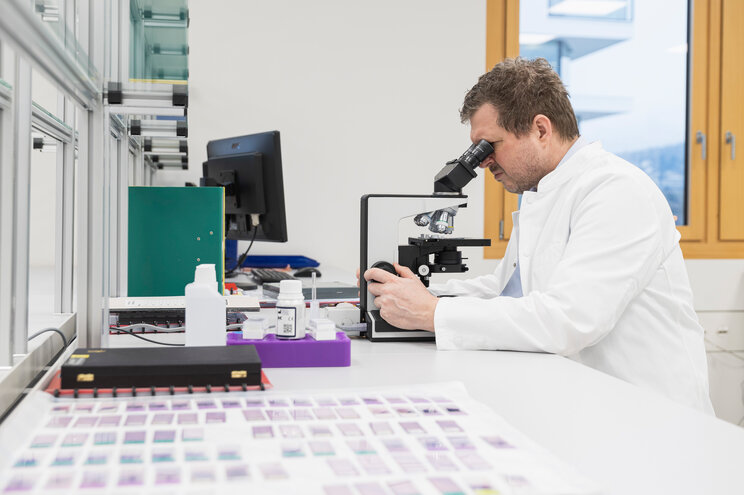 Die Firmengeschichte des Labor Dr. Risch